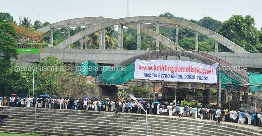 65-year-old bridge in Kottayam refuses to fall after demolition attempt ...