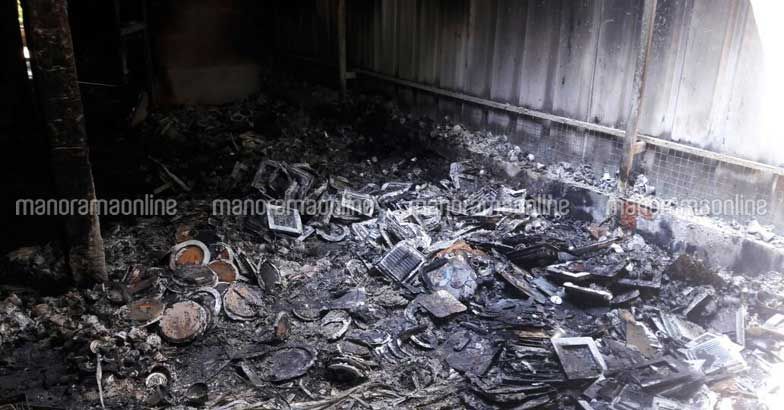 Bulb factory gutted at Mala, Rs 60L loss estimated | Factory gutted ...