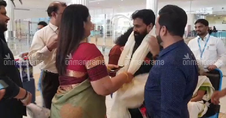 Dileep, mother land in Dubai but Kavya, Meenakshi skip trip | Dileep ...