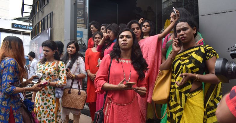 50 Marykuttys flank Jayasurya for movie screening | Jayasurya | Njan ...