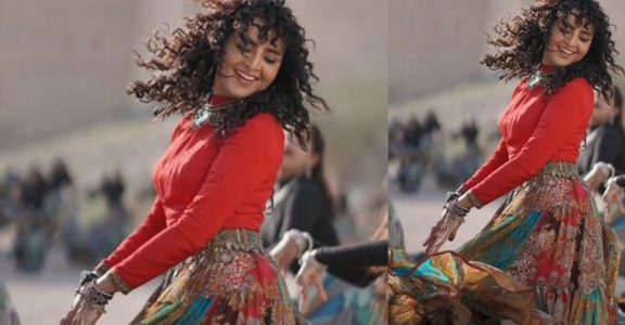 Manju Warrier shimmers as she dances to Prabhu Deva's steps in 'Kannilu ...