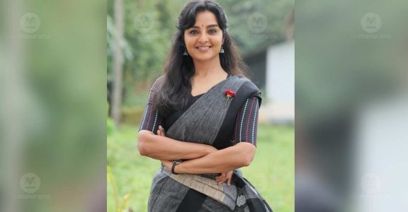 Should a female politician always wear sari, asks Manju Warrier ...