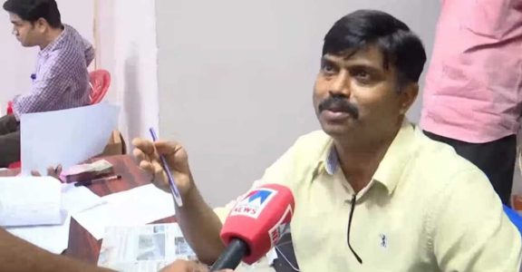 'Thondimuthalum Driksakshiyum' fame Sibi Thomas leads arrest of corrupt ...