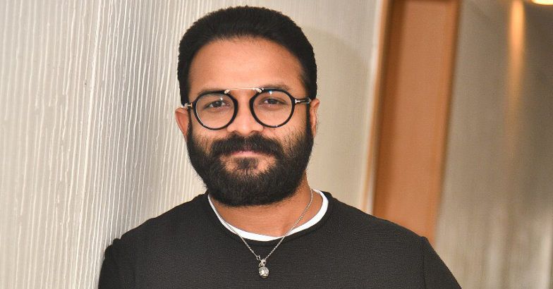 When Jayasurya stepped into Sathyan’s boots and slapped Anu Sithara ...