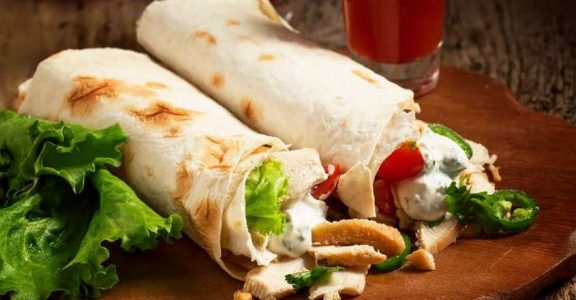 It is easy to make tasty shawarma at home | Easy Recipe | Chicken ...