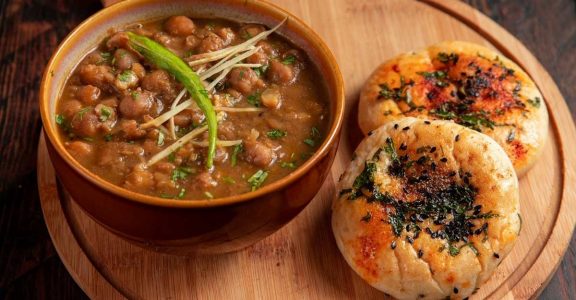 Delhi foodies get a Chaat-and-Chat menu | Food | Manorama English