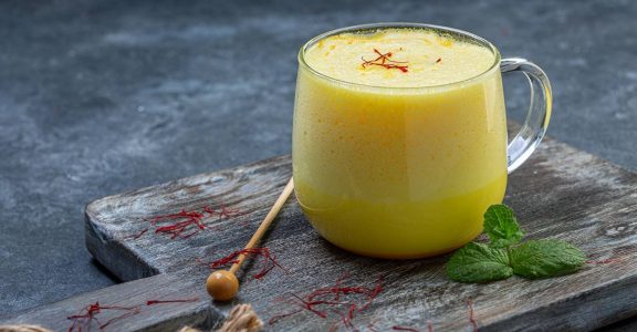 Is it wise to include saffron milk in your pregnancy diet? | Manorama ...