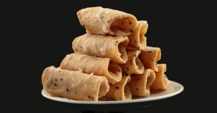Make crispy kuzhalappam at home