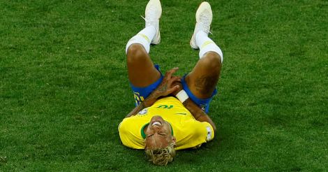 Neymar fouled 10 times in one match! | Neymar fouled | Neymar target ...