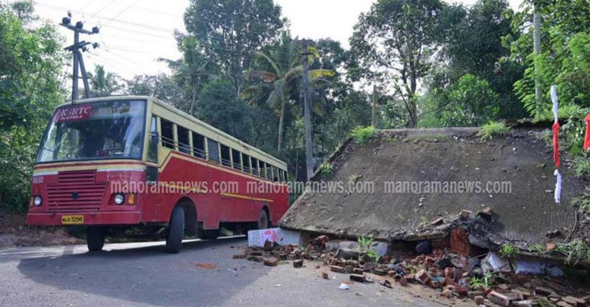 KSRTC bus rams into waiting shed in TVM, 6 including 5 children injured ...