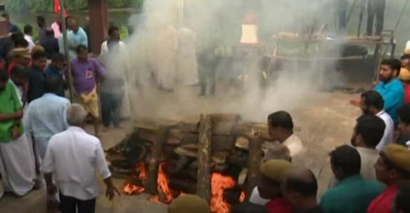 Kodiyeri's mortal remains consigned to flames | Manorama English