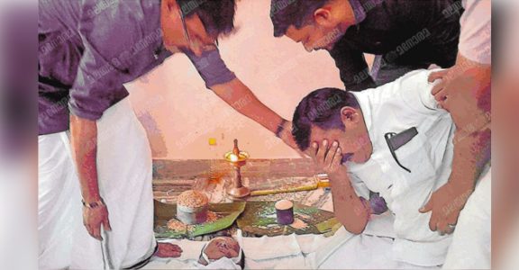 Rare bond: Muslim duo lit funeral pyre of Hindu 'brother' | Kerala ...