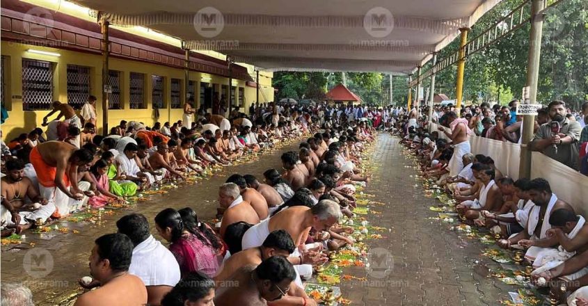 Devotees throng temples across Kerala for 'bali tharpanam' on Karkidakam 1