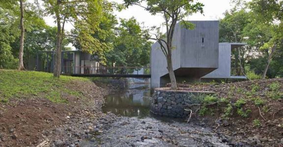 This holiday home in Alibag is the perfect tribute to nature ...