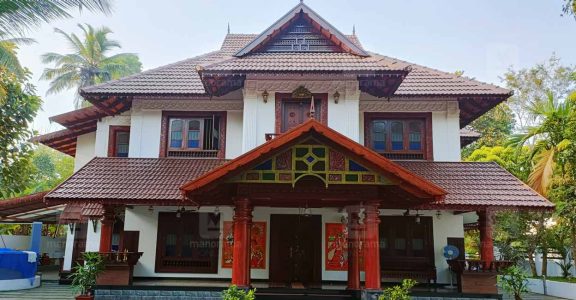 Hareesh Kanaran’s traditional house in Calicut boasts of classy ...
