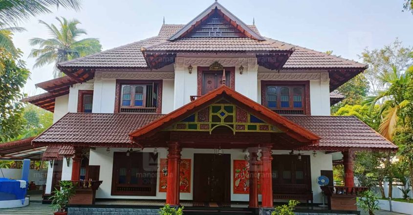 Hareesh Kanaran’s traditional house in Calicut boasts of classy ...