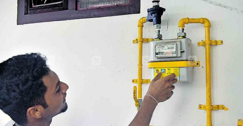 Govt revises gas pricing formula; CNG, piped cooking gas to cost 10% less