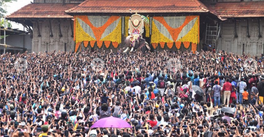 Thousands gather before Vadakkunnathan as Ernakulam Sivakumar performs Thrissur Pooram 'vilambaram'