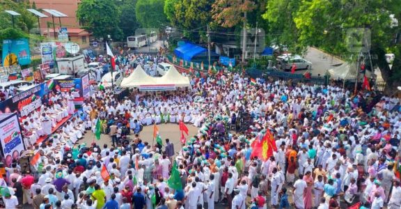 UDF stages protest at secretariat amid LDF govt's second anniversary ...