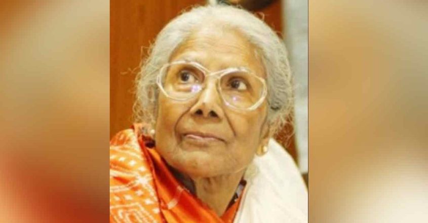 Legendary singer Sandhya Mukherjee, who recently turned down the Padma ...