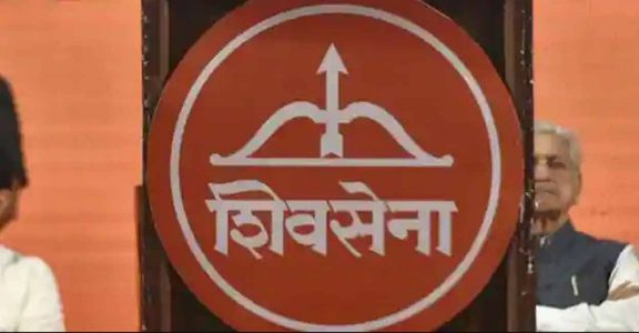 EC allots 'Shiv Sena' name, symbol to Shinde, Uddhav to move SC