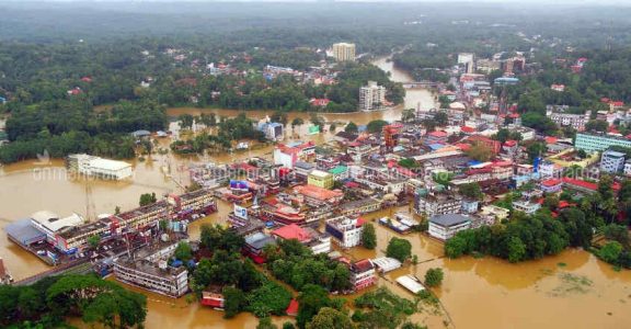 Love in the time of Kerala floods | Meenachil river | Thiruvarppu ...