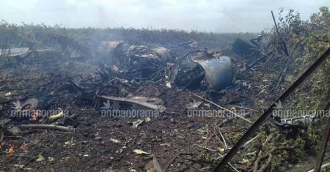Sukhoi jet crashes in Maharashtra, pilots survive | Sukhoi ...