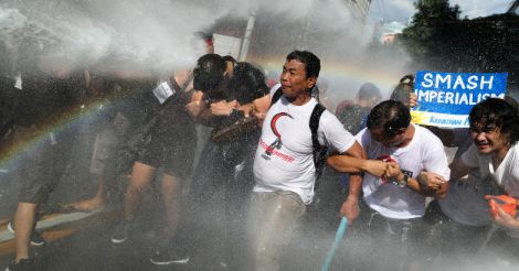 'Dump Trump' protest erupts ahead of Philippines summit | World News ...