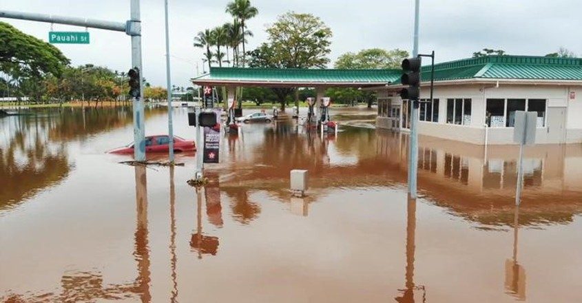 Floods loom in Hawaii as tropical storm casts widespread rain | Hawaii ...