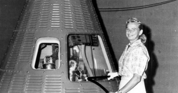 America's 1st female astronaut candidate, Jerrie Cobb, dies | World ...