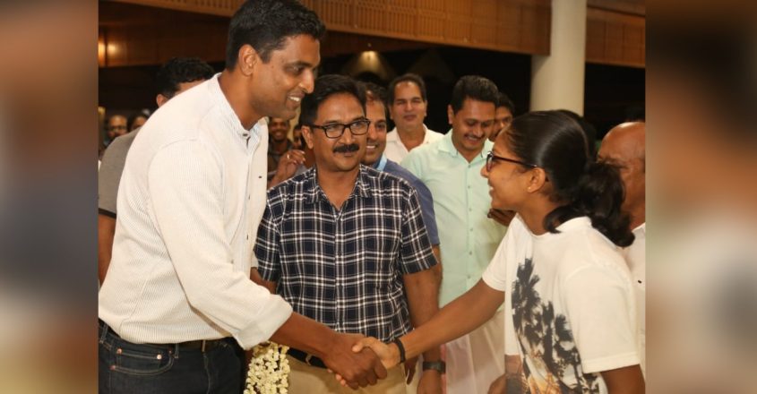 Minnu gets rousing reception on arrival in Kerala after memorable India ...