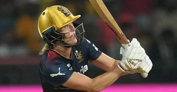 WPL: RCB star Ellyse Perry smashes sponsor's car window with big six ...