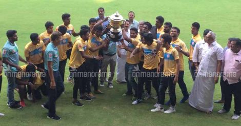 Rousing welcome for Kerala football team | Kerala | Santosh Trophy ...