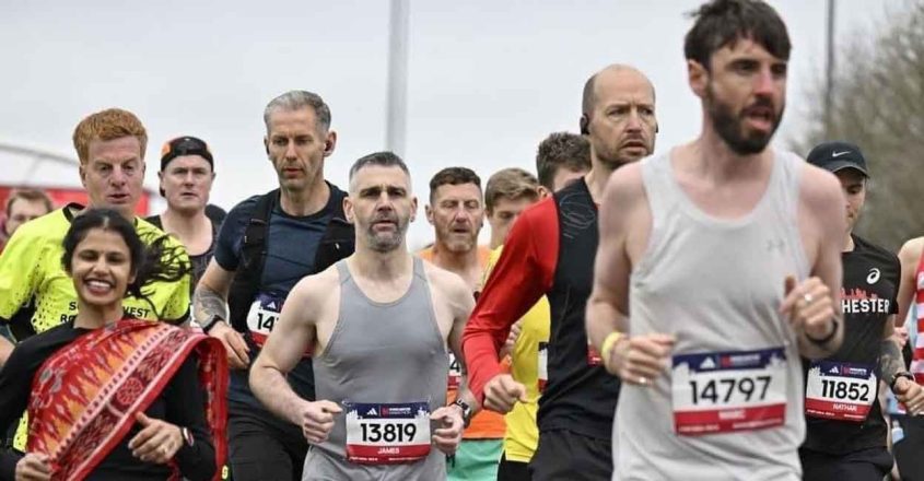Indian woman runs Manchester Marathon in saree, goes viral | Sports ...
