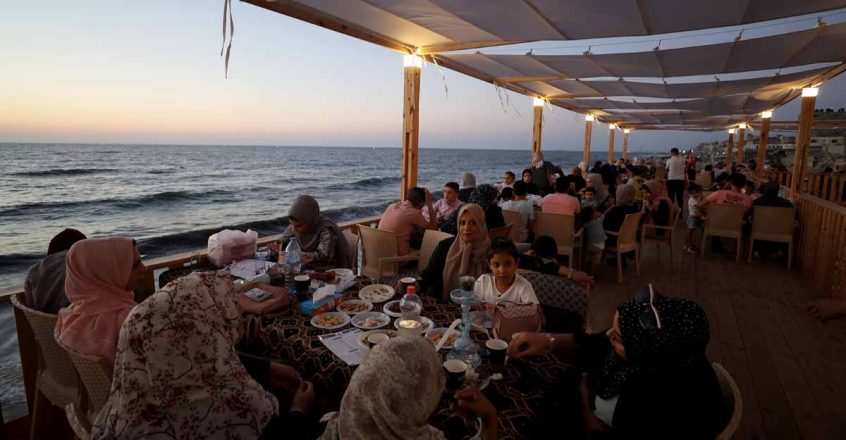 'Dream destination' cafes offer unique taste in blockaded Gaza strip ...