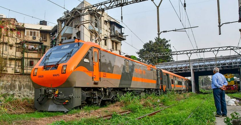 Vande Bharat: Non AC Vande Sadharan train reaches Mumbai, here's all ...