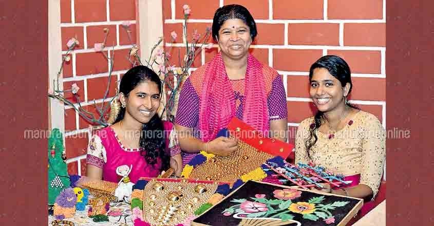These women craft elegant nettipattam with a dream | SheBusiness ...